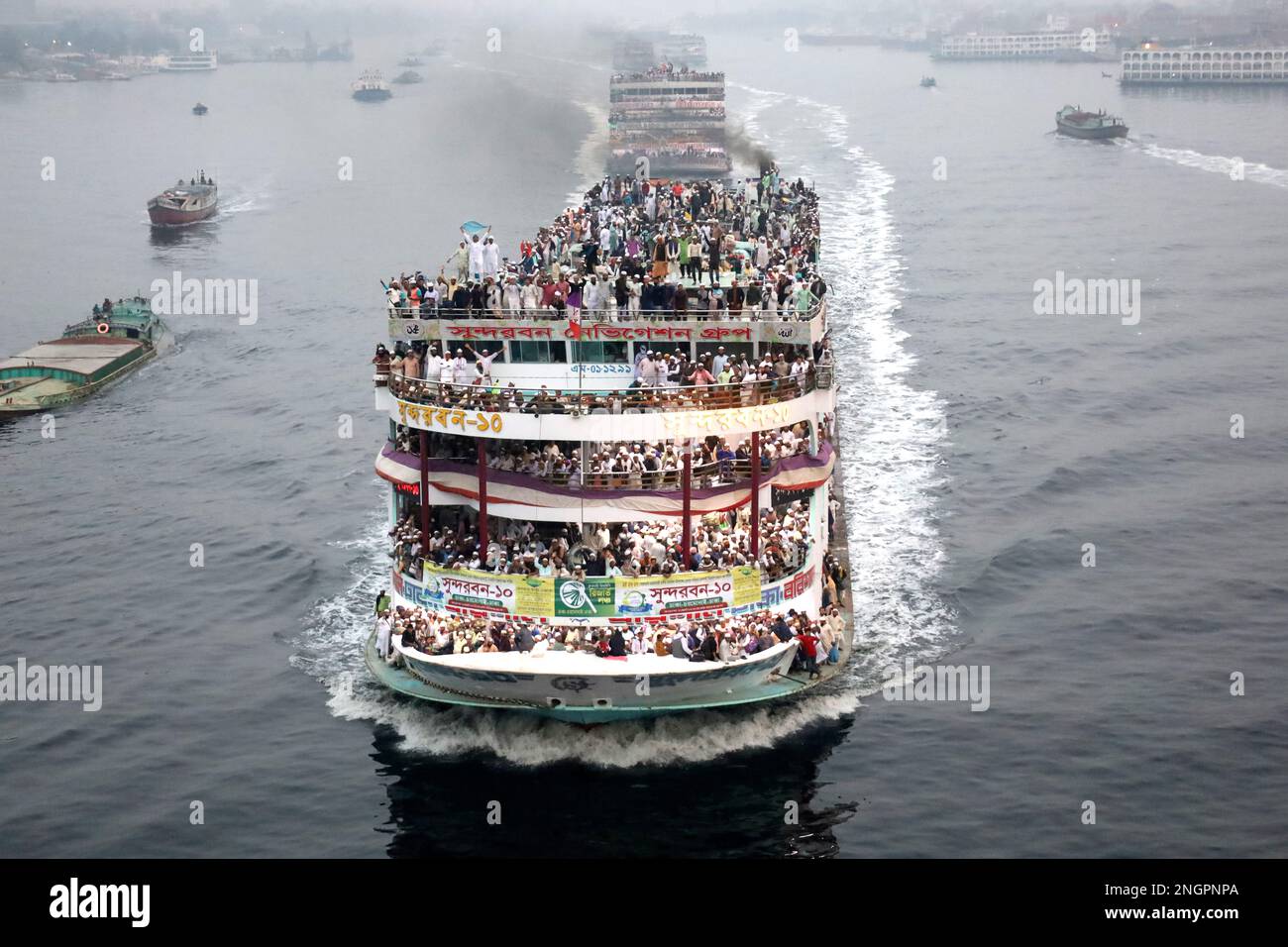 Dhaka, Dhaka, Bangladesh. 18th Feb, 2023. Thousands of Muslims are ...