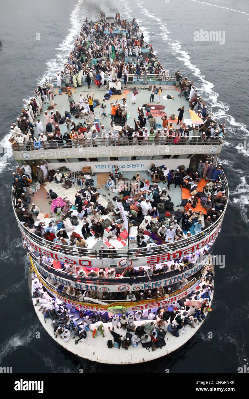 Dhaka, Dhaka, Bangladesh. 18th Feb, 2023. Thousands of Muslims are ...