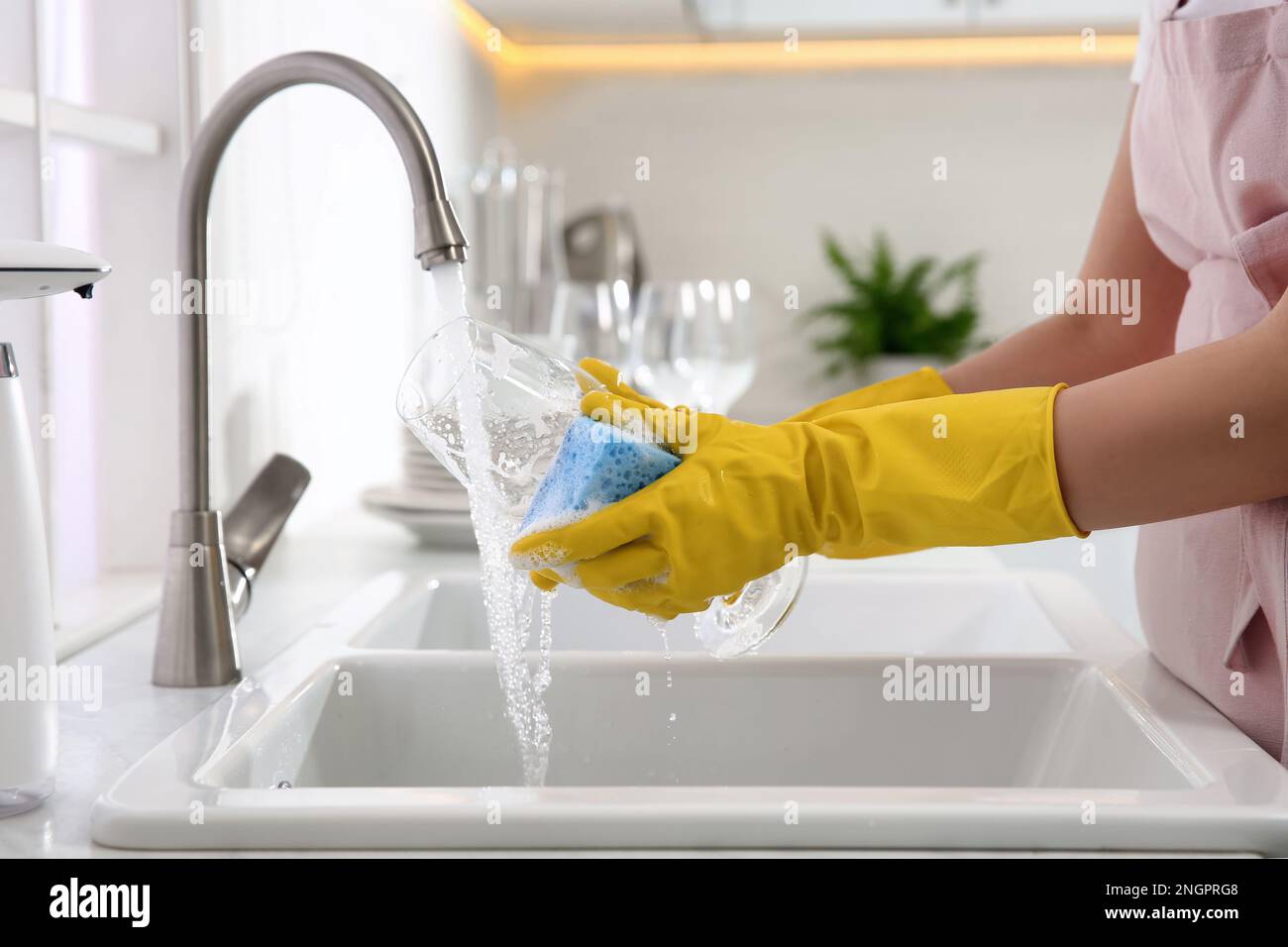 Woman hands washing glass hi-res stock photography and images - Alamy