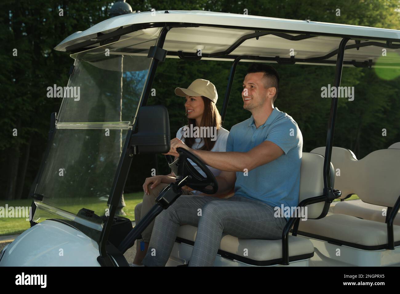 Man woman driving golf cart hi-res stock photography and images - Alamy