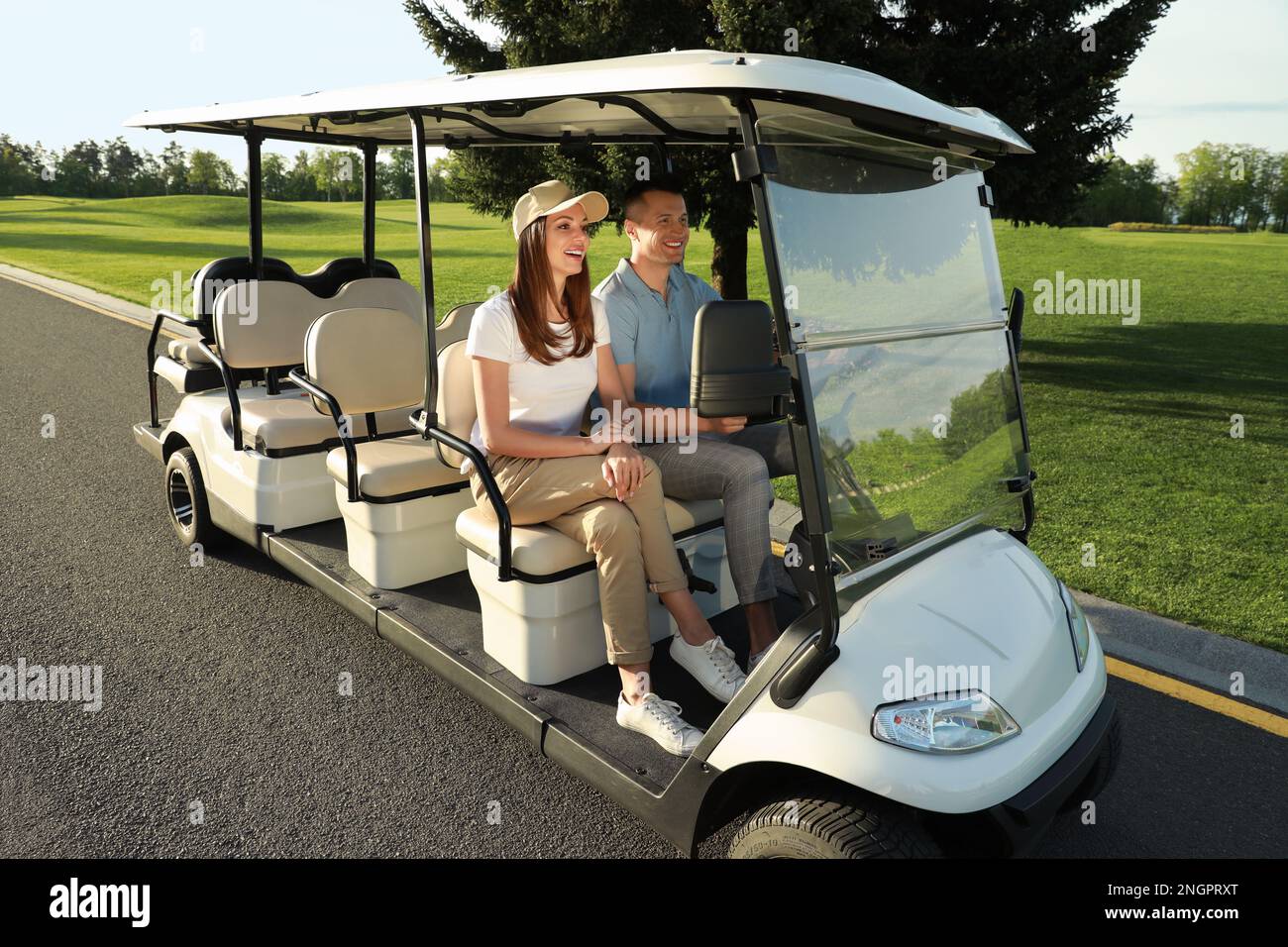 Portrait couple on golf hi-res stock photography and images - Alamy