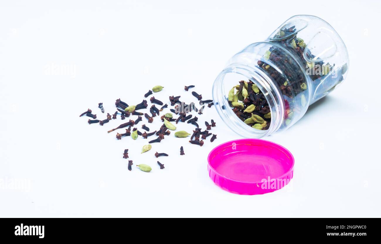 Cardamom, cloves, ginger hi-res stock photography and images - Alamy