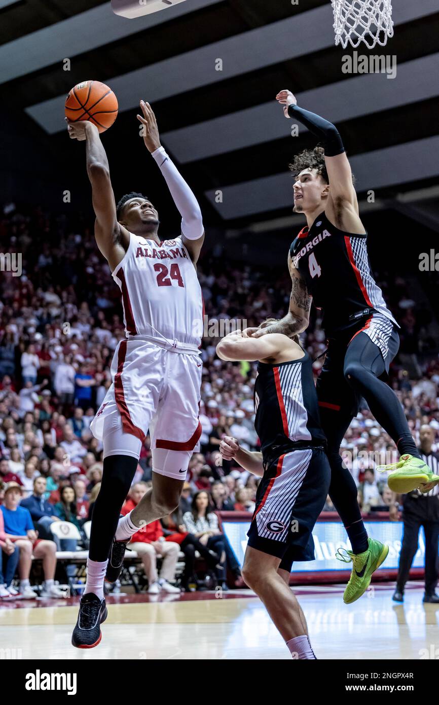 Alabama forward Brandon Miller (24) works for a shot against Georgia ...