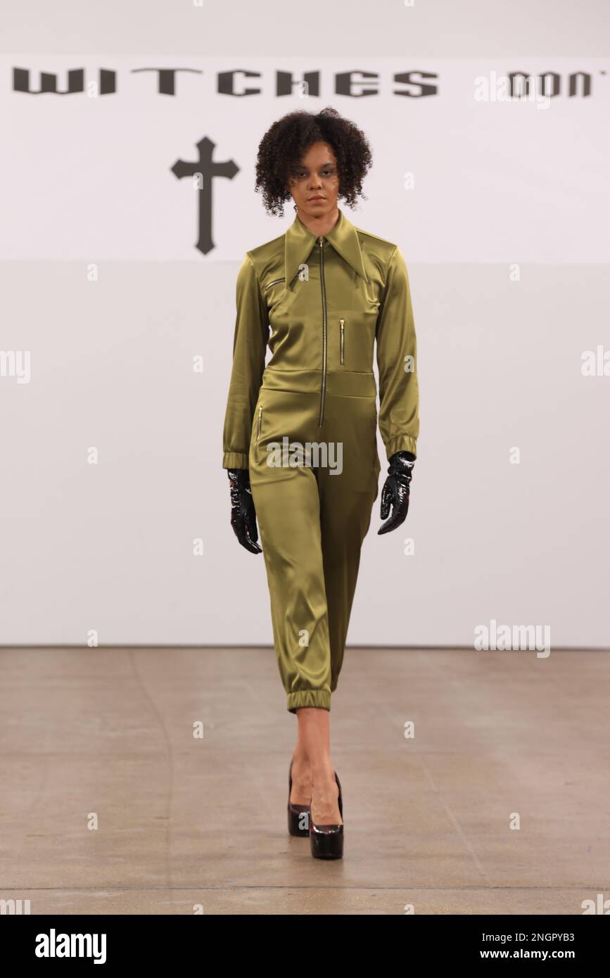 Cling fashion hi-res stock photography and images - Alamy