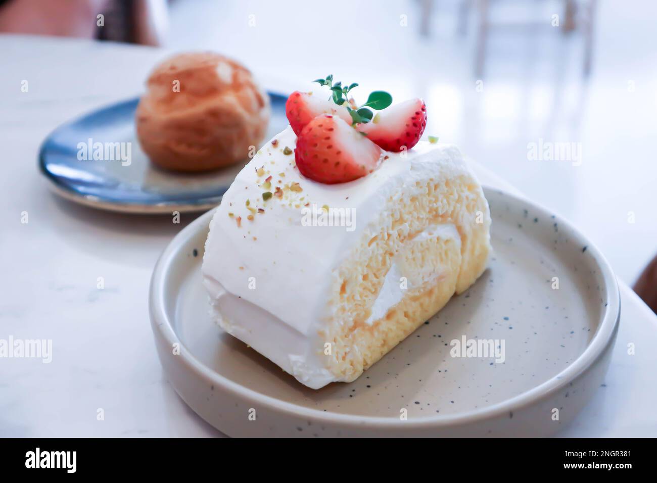 roll , cake roll or Swiss roll with strawberry topping Stock Photo - Alamy