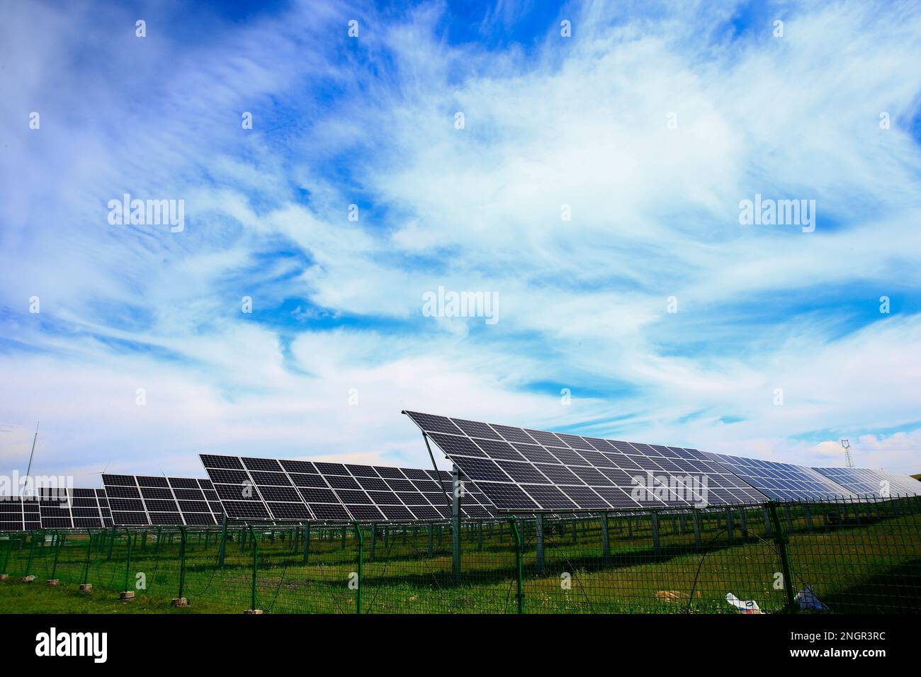 Solar photovoltaic panels and solar photovoltaic power generation ...