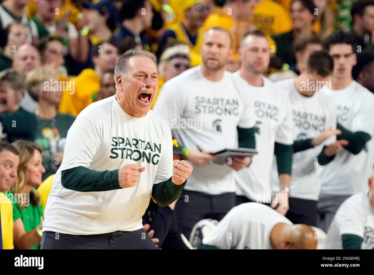 Michigan State head coach Tom Izzo yells from the sideline during the ...