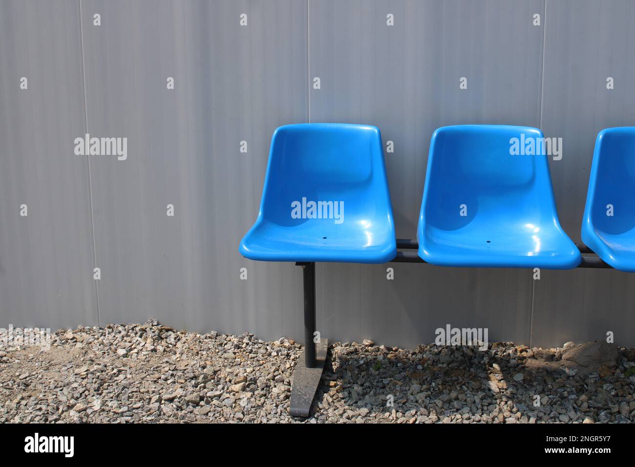 Bus stop seating hi-res stock photography and images - Alamy
