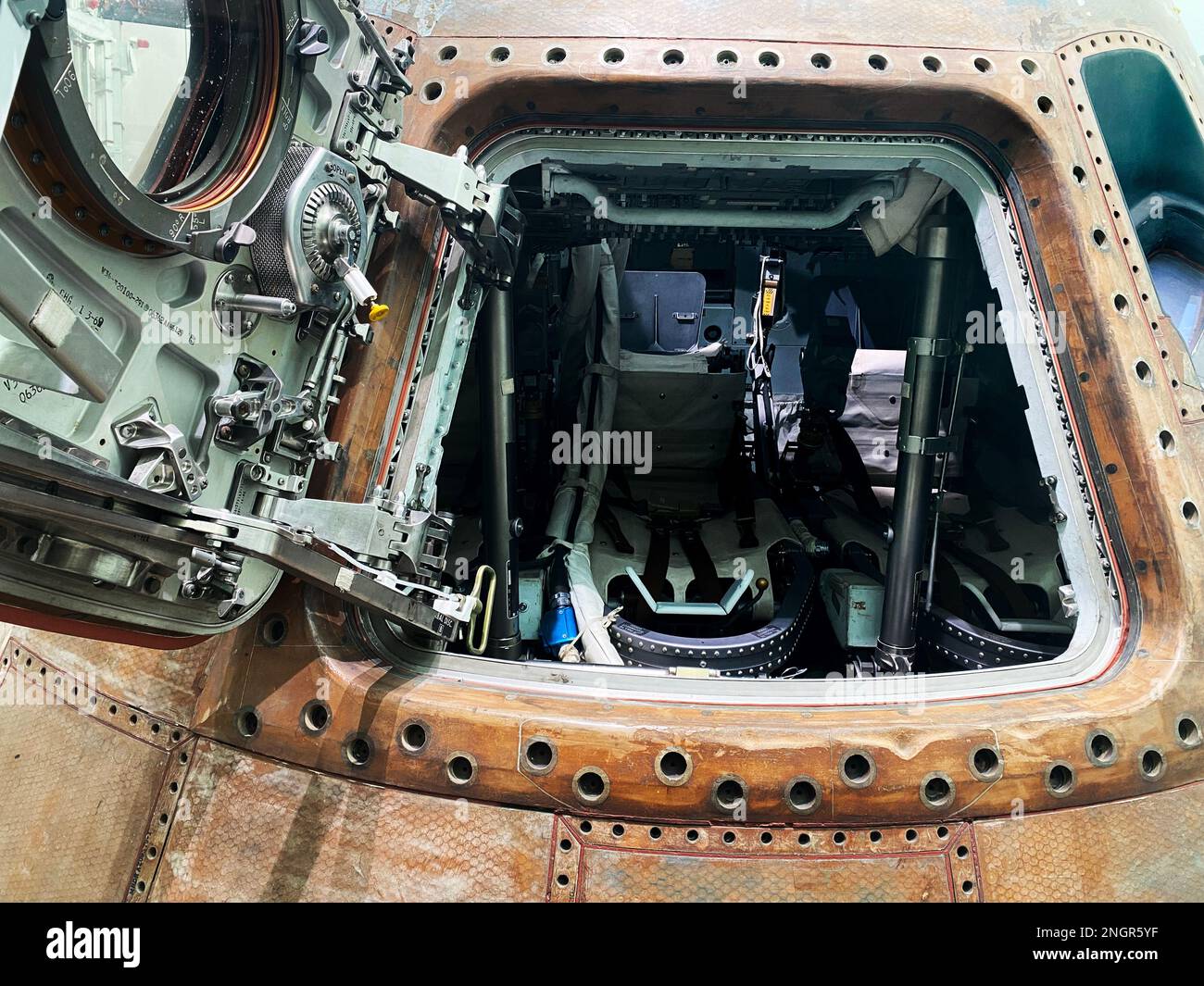 Command space ship hi-res stock photography and images - Alamy