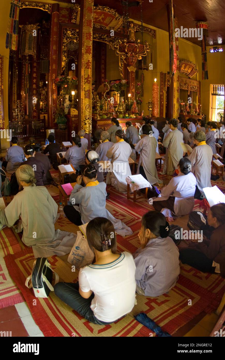 People in ceremony, Temple of Literature (Van Mieu), Hanoi, Vietnam ...