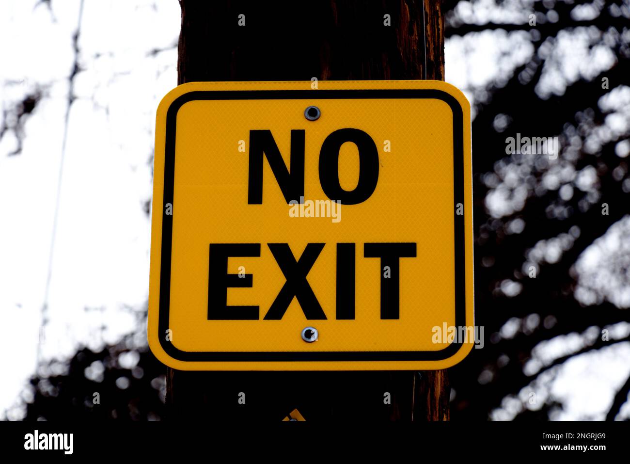No entry sign on a pole hi-res stock photography and images - Alamy