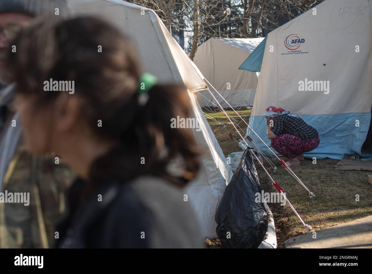 Kahramanmaras, Turkey. 18th Feb, 2023. Elif Yasar washes with bottled ...