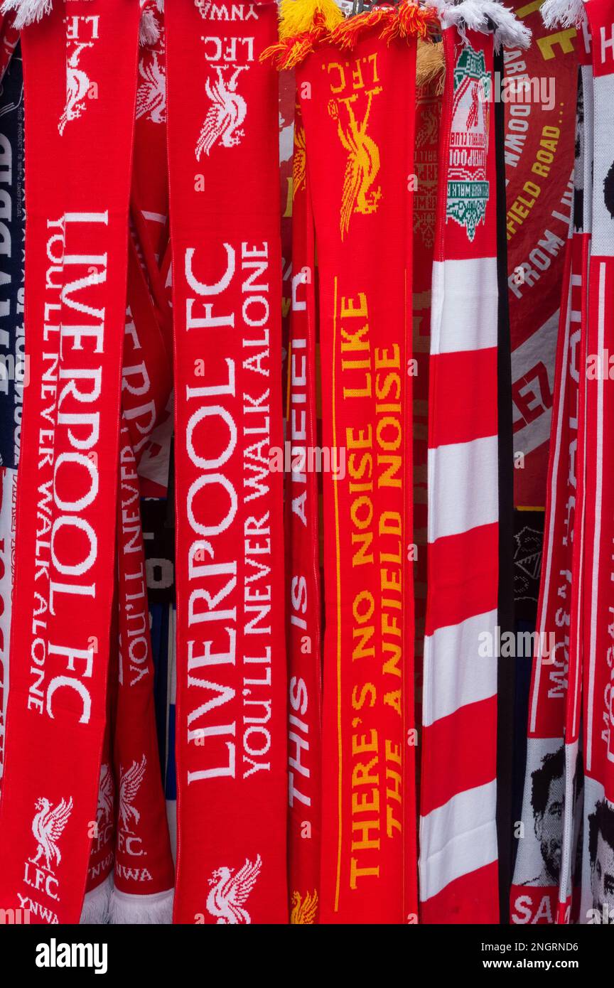 Football fans uk scarf hi-res stock photography and images - Alamy