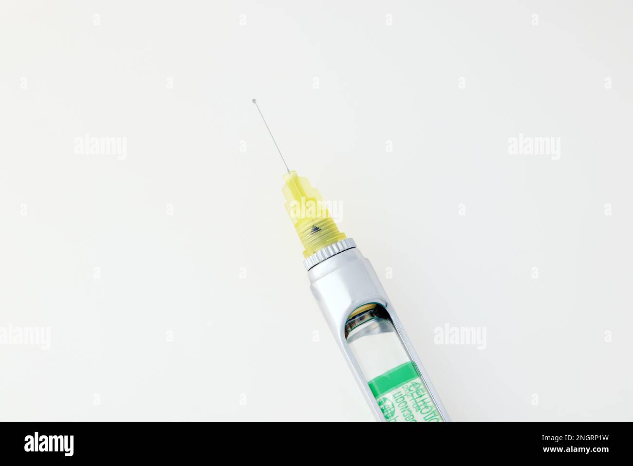 Steel dental syringe for local anesthesia, isolated on white. Carpool ...