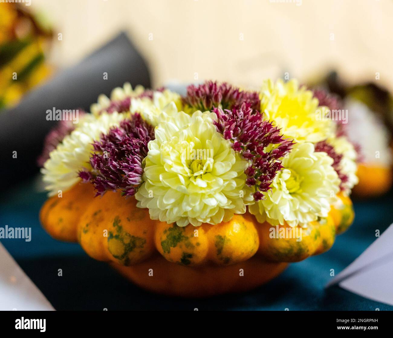 Floristic wallpaper hi-res stock photography and images - Alamy