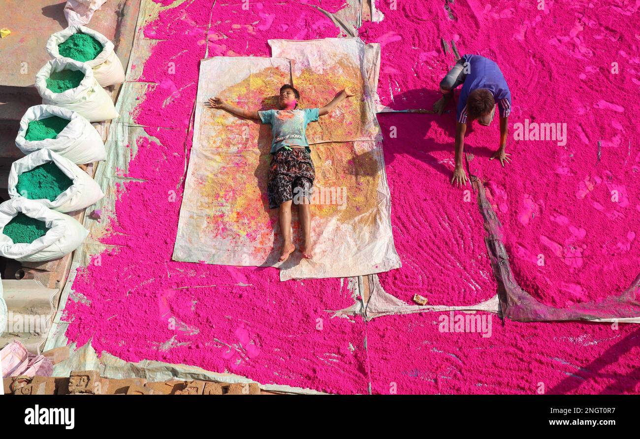 India, Madhya Pradesh, Jabalpur : Ved Pathi students smearing 'gulal ...