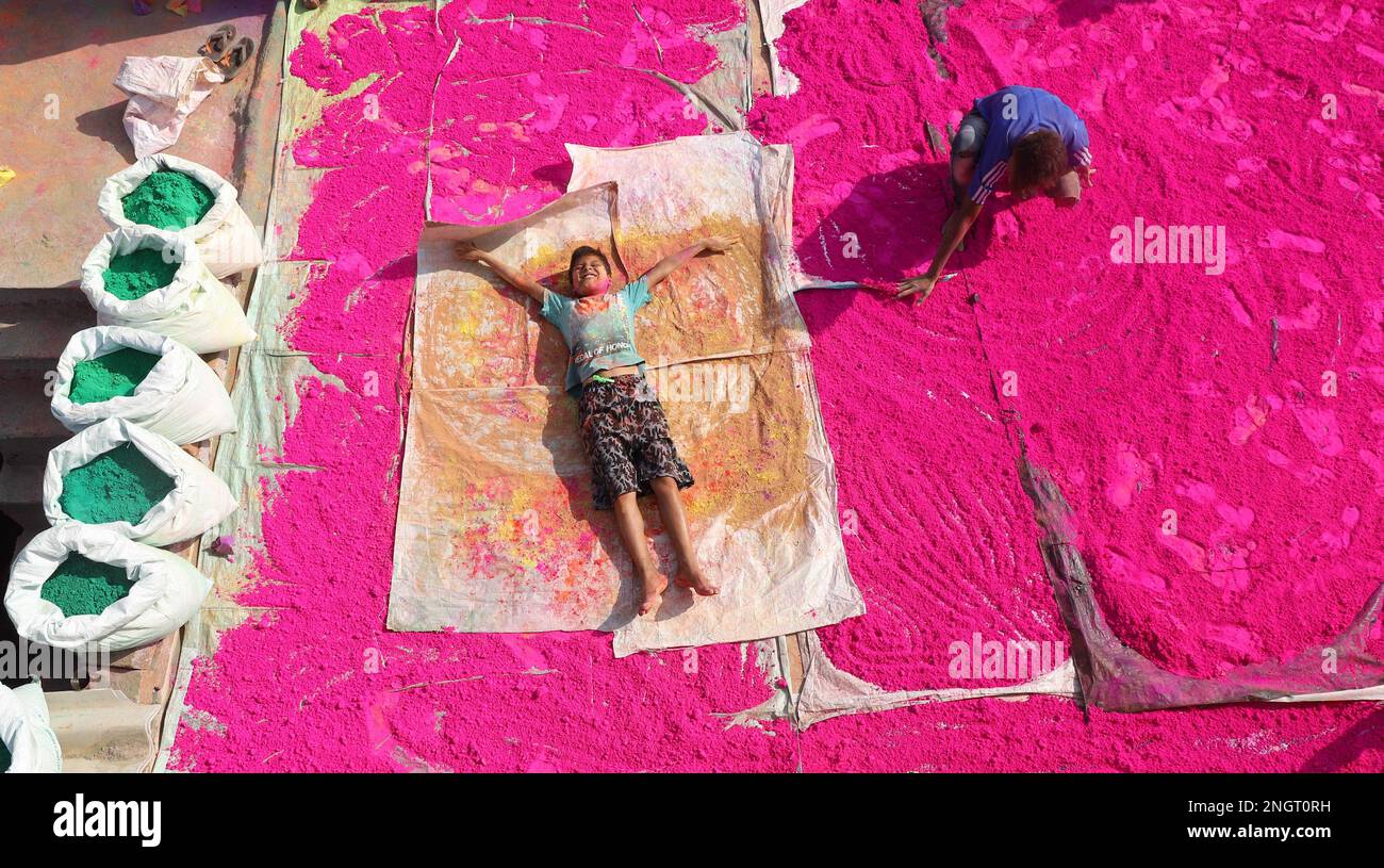 India, Madhya Pradesh, Jabalpur : Ved Pathi students smearing 'gulal ...