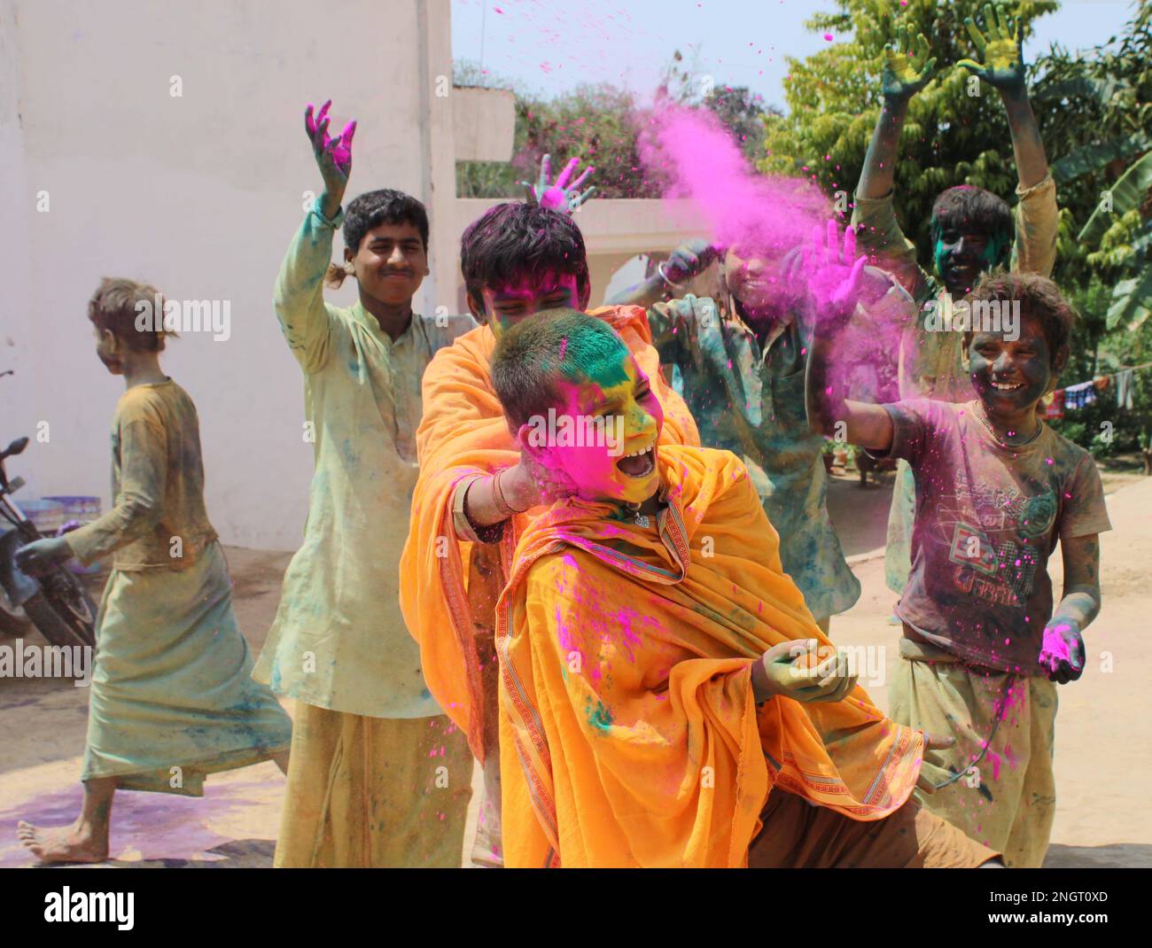 India, Madhya Pradesh, Jabalpur : Ved Pathi students smearing 'gulal ...