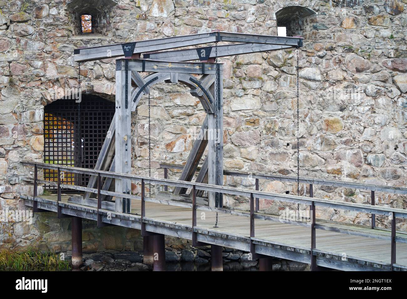 Entrance gate to the ancient stone castle Stock Photo - Alamy
