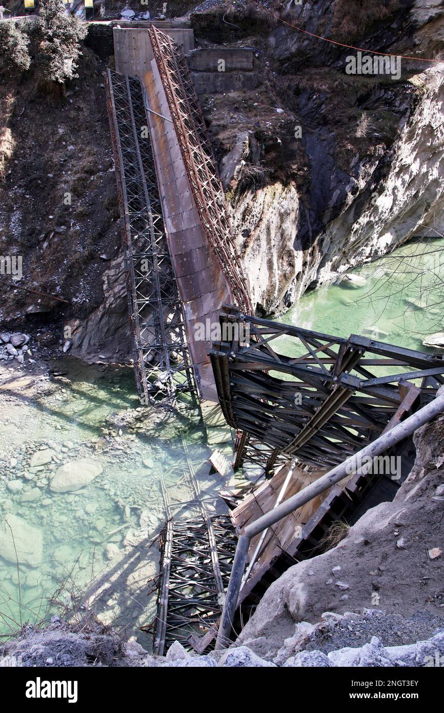 Collapsed due to heavy load hi-res stock photography and images - Alamy