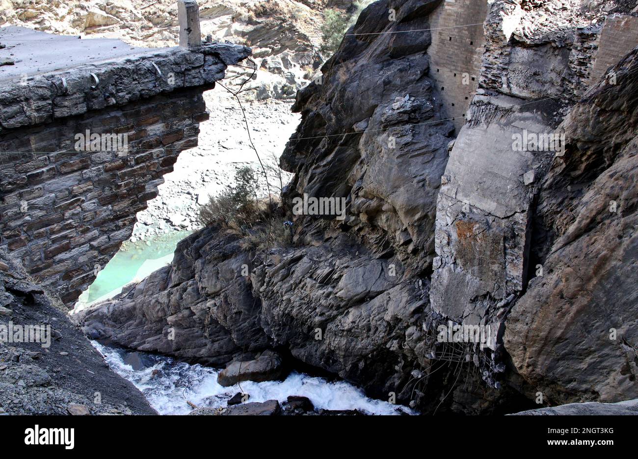 Collapsed due to heavy load hi-res stock photography and images - Alamy