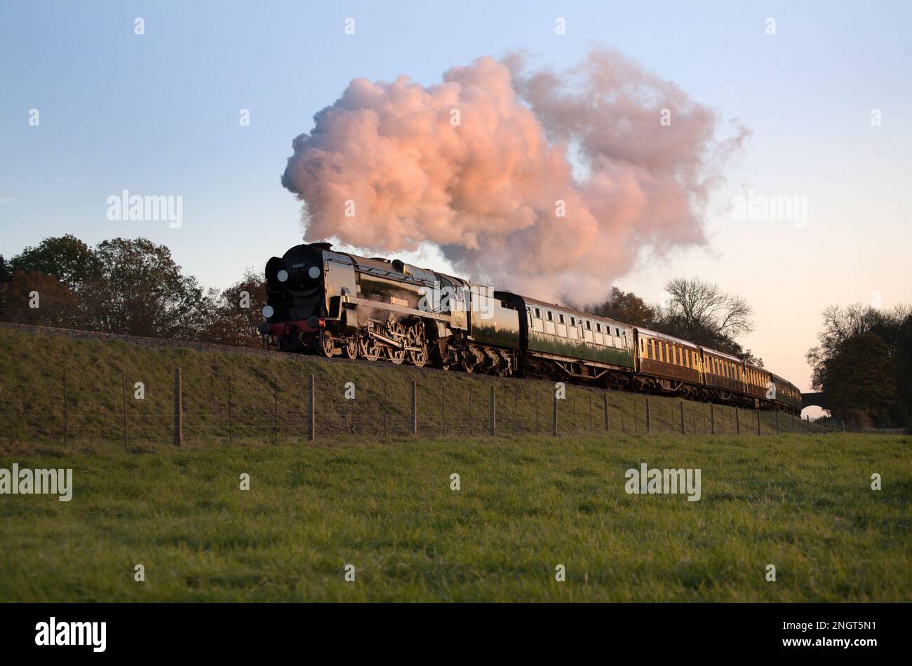 West Country Class 34028 Eddystone running as 34100 Appledor ...