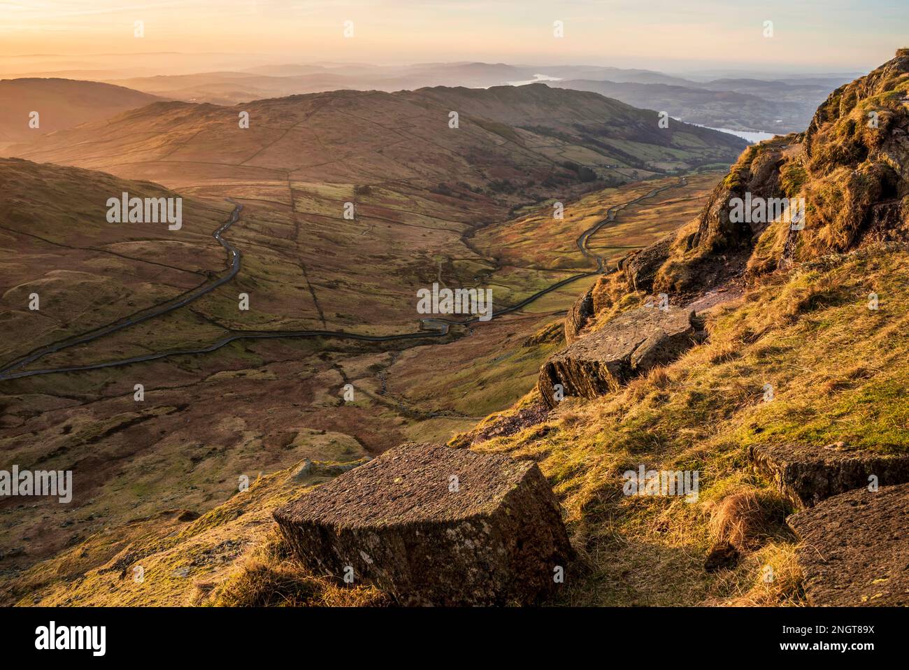 Beautiful Winter dawn landscape view from Red Screes in Lake District ...