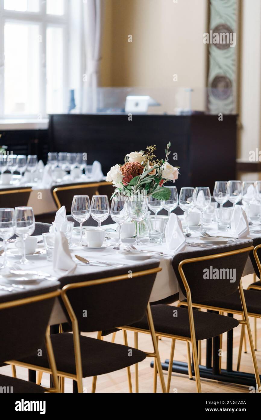 Luxury table setting in restaurant Stock Photo - Alamy