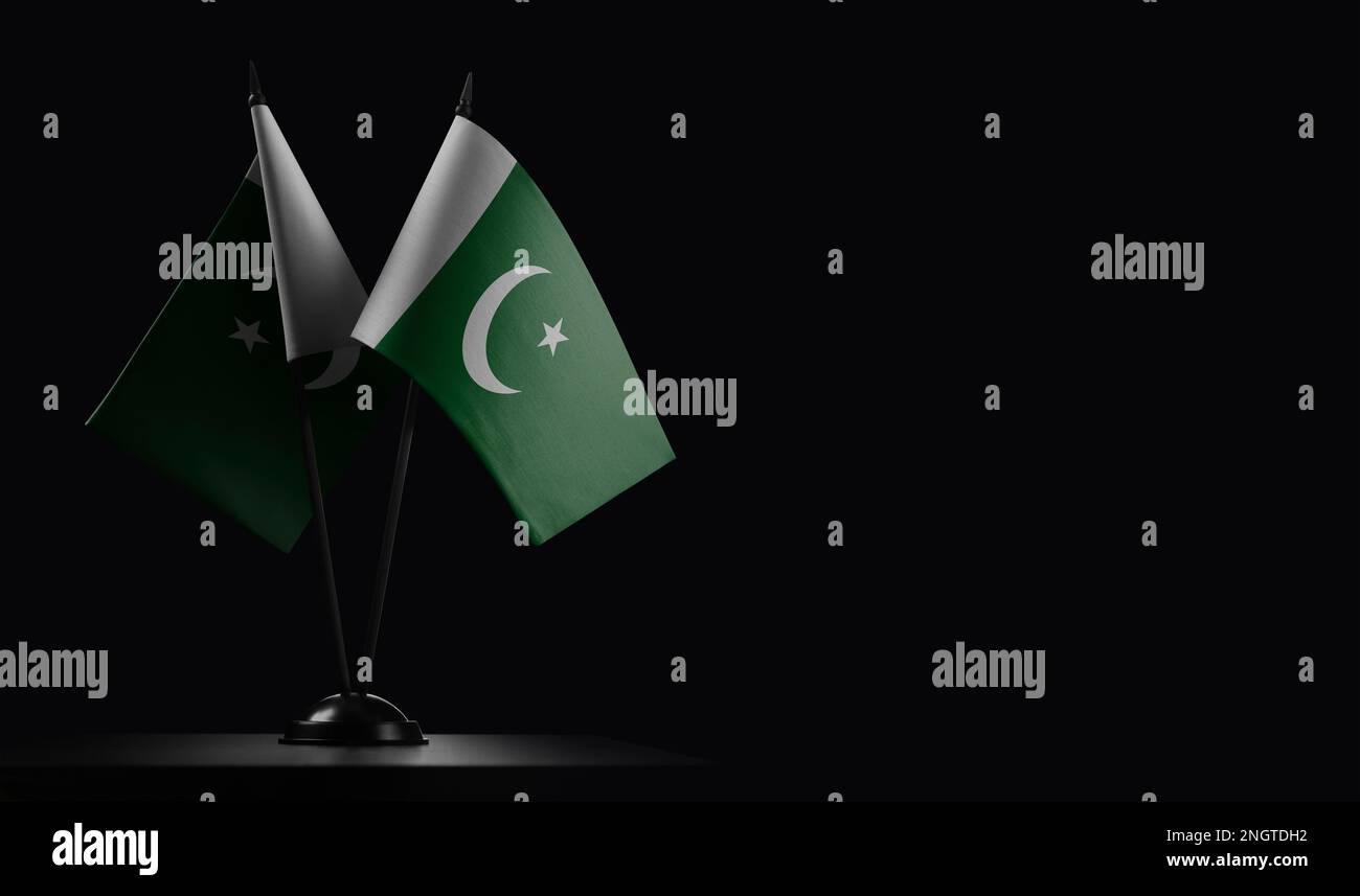 Pakistan flag on flag pole hi-res stock photography and images - Alamy