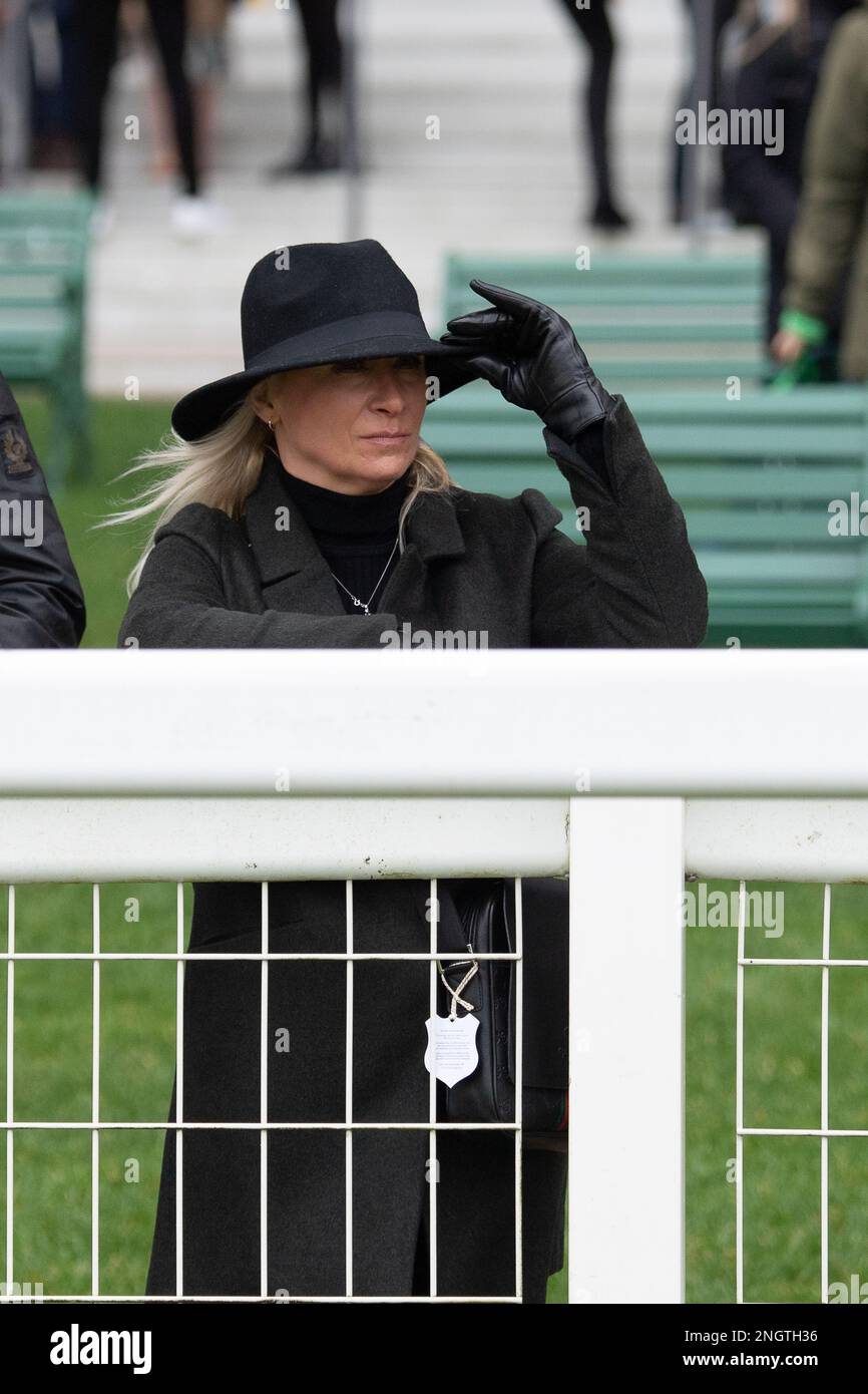 Windy day for hats hi-res stock photography and images - Alamy