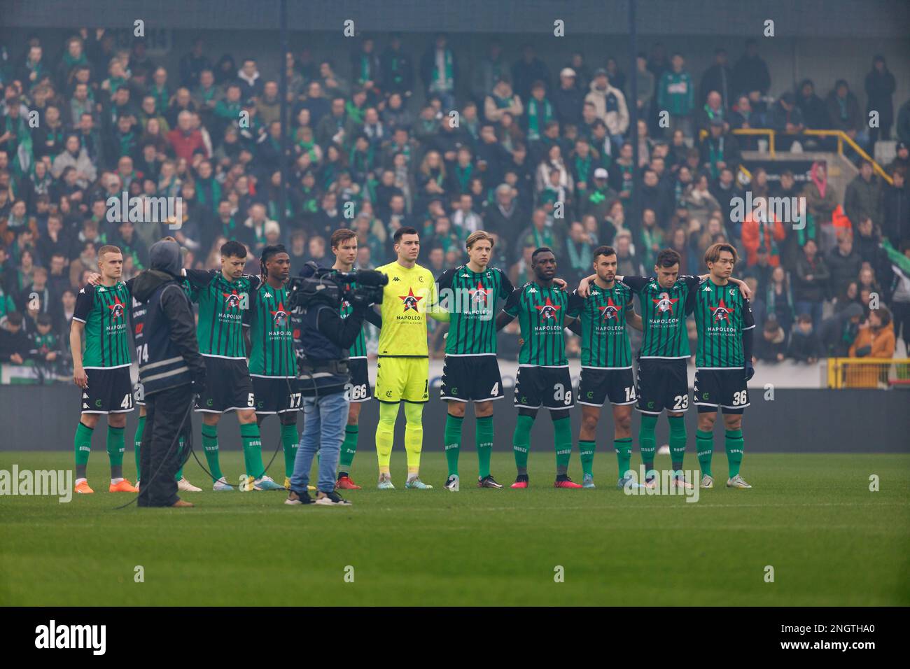 Cercle's players pictured at the start of a soccer match between Cercle ...