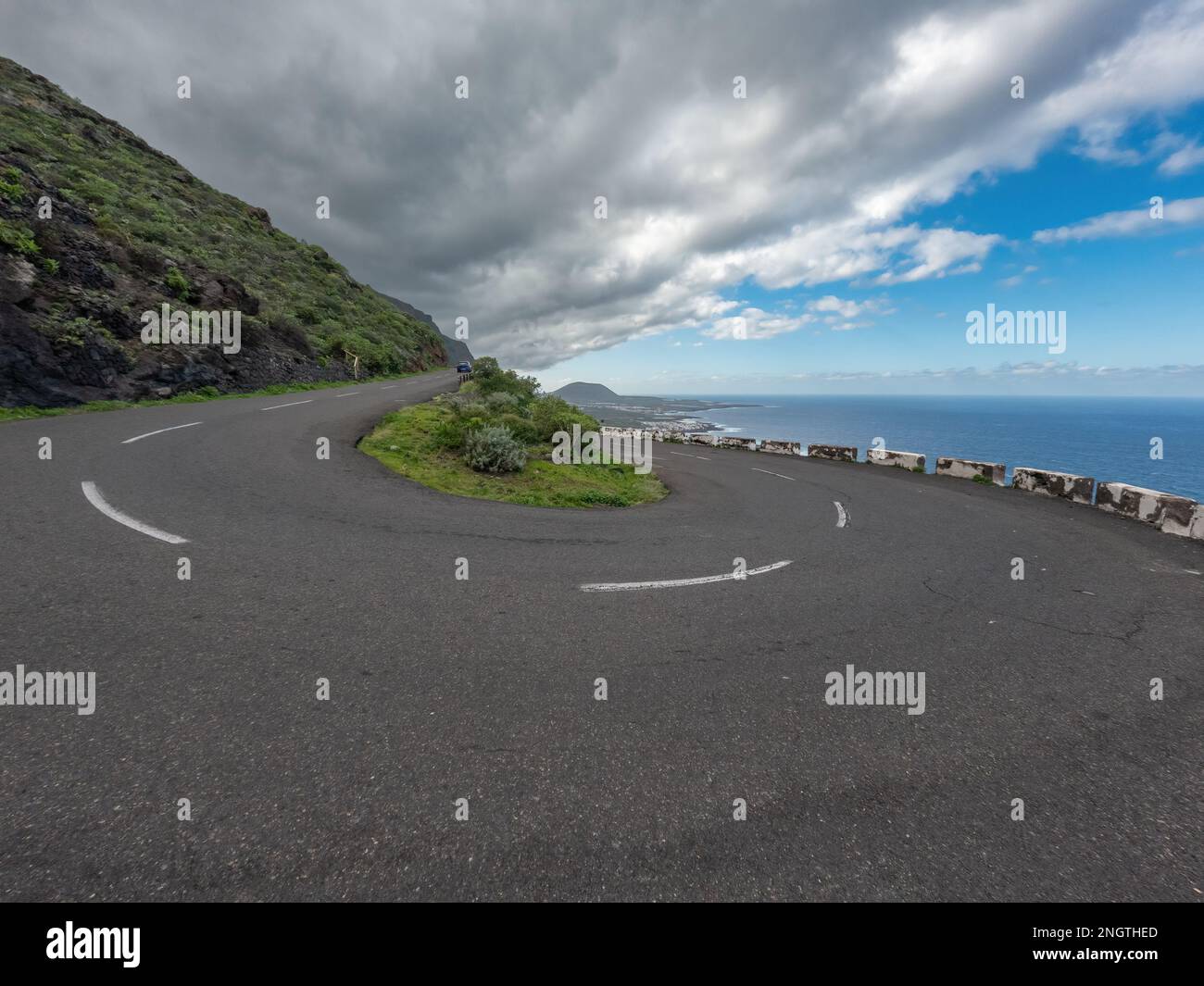 Wide angle of spectacular u-shape curved road Stock Photo - Alamy