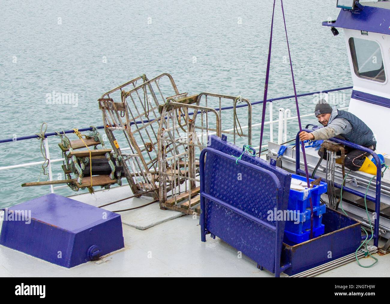 Fishermen landing catch from Trawler Stock Photo - Alamy