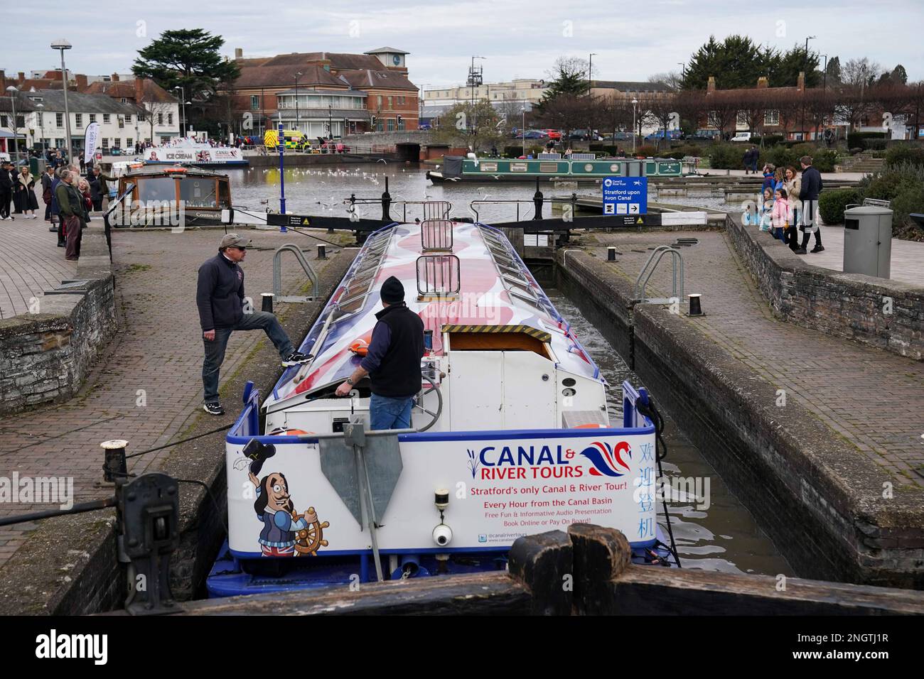 A canal tour boat in Stratford-upon-Avon in Warwickshire during mild ...