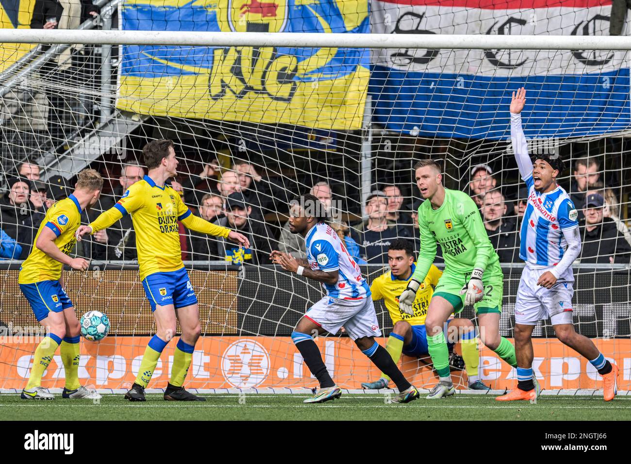 LEEUWARDEN - Che Nunnely of SC Heerenveen scores the 1-2 during the ...