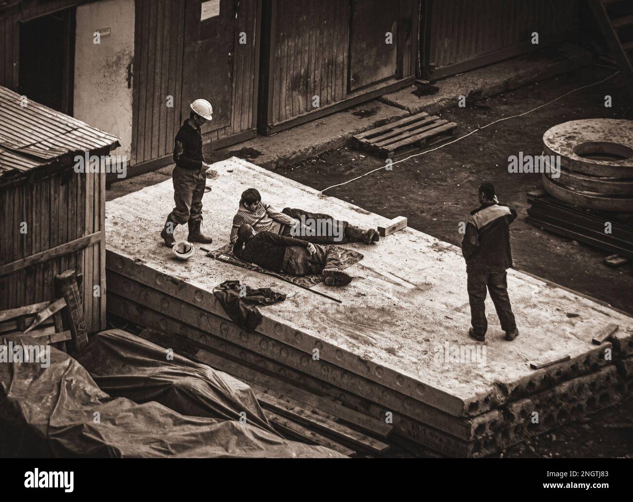 construction workers have a rest on concrete slabs, black-white Stock ...