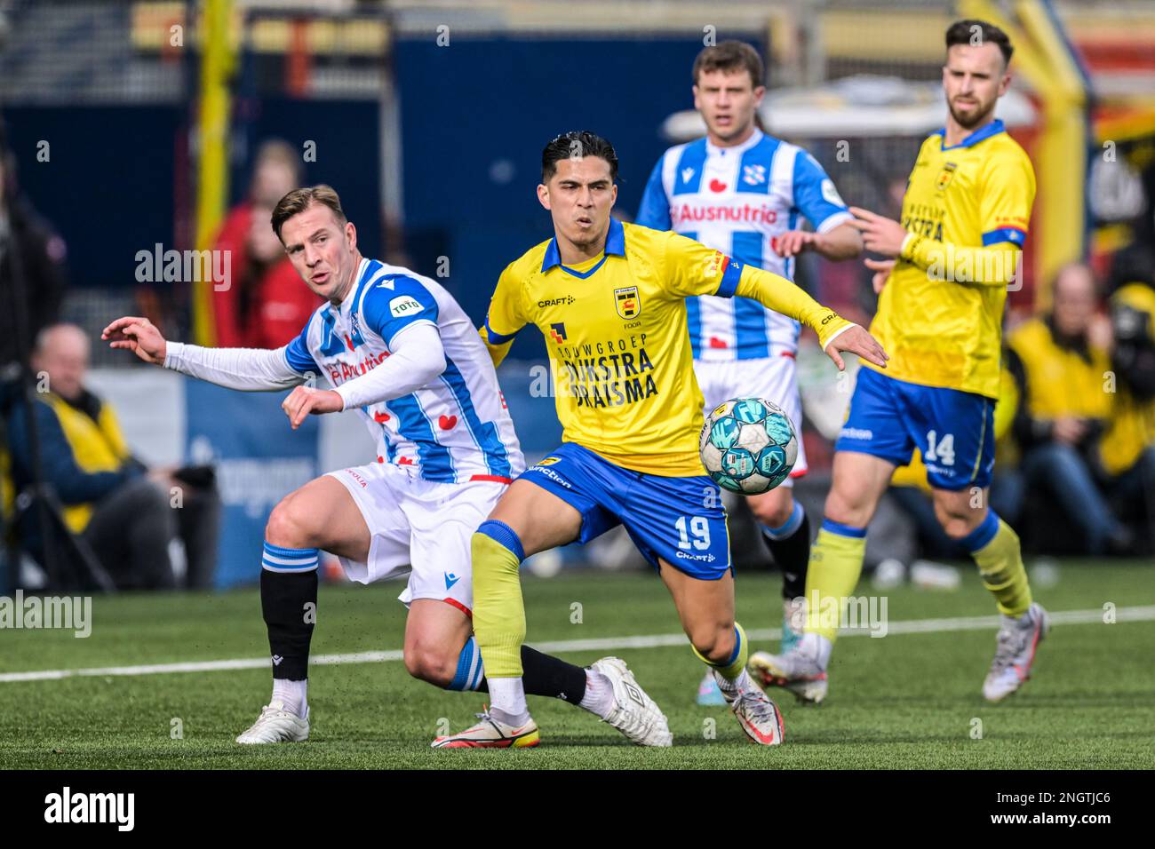 LEEUWARDEN - (lr) Simon Olsson of SC Heerenveen, Navarone Foor of SC ...