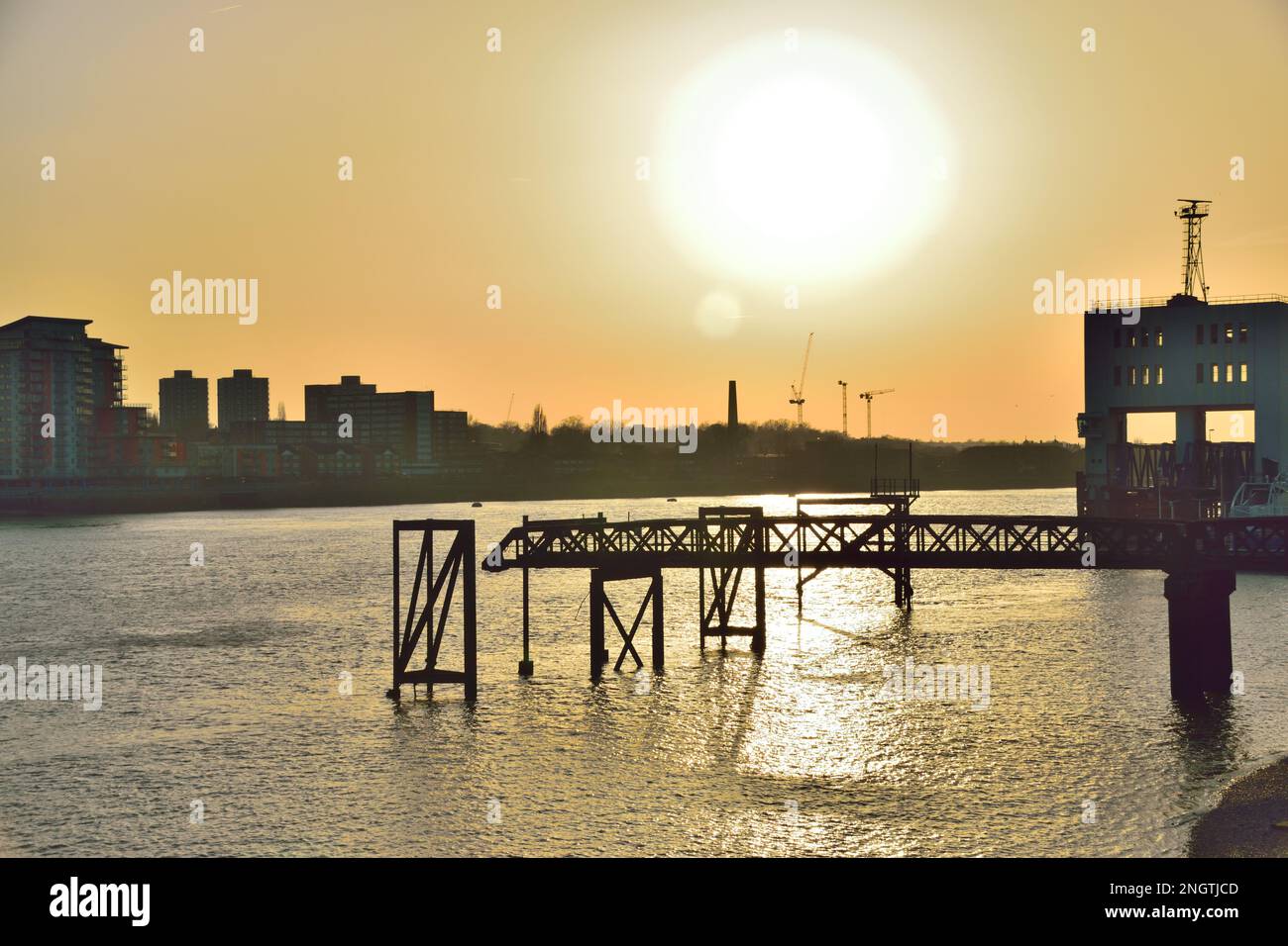 Spring sunrise over the River Thames in East London Stock Photo - Alamy