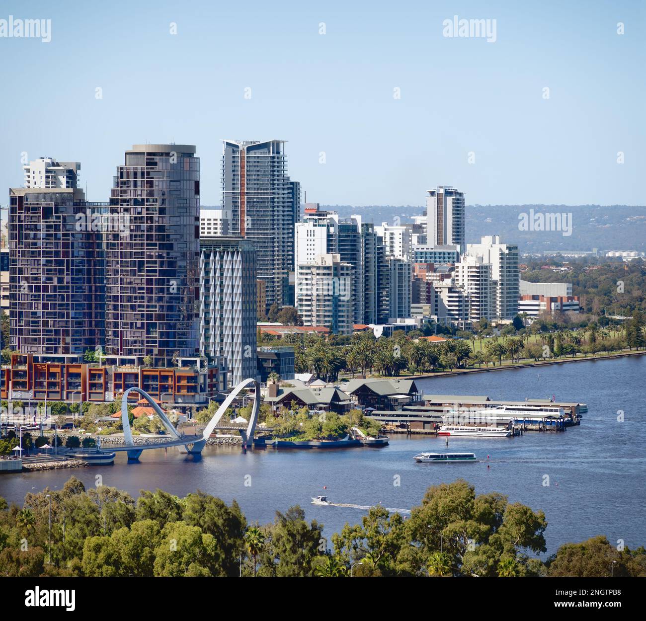 Elizabeth quay pedestrian bridge hi-res stock photography and images ...