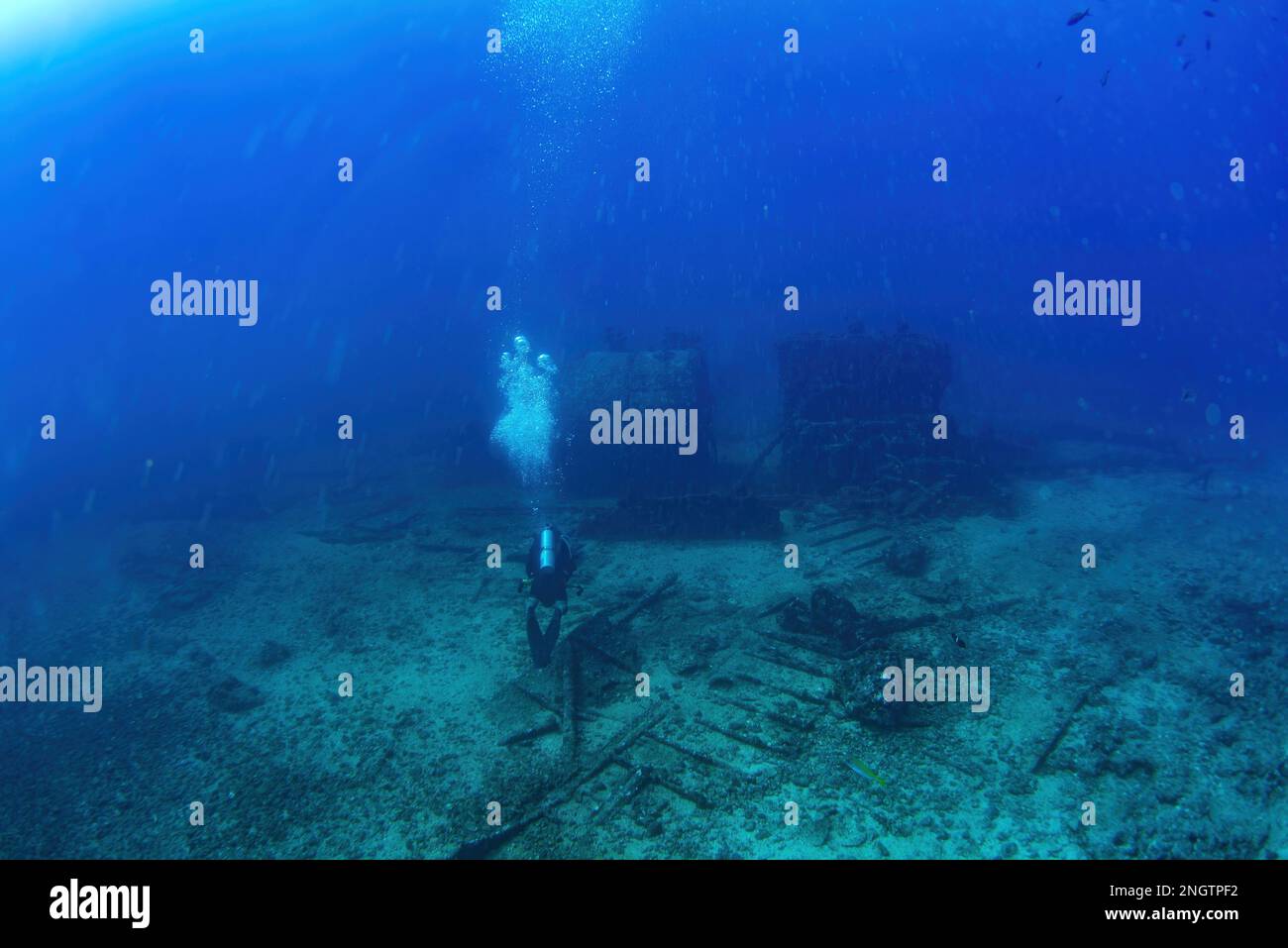 Diver exploring sunken ship hi-res stock photography and images - Alamy