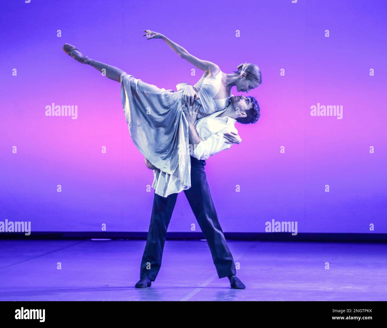 International balet dancers hi-res stock photography and images - Alamy