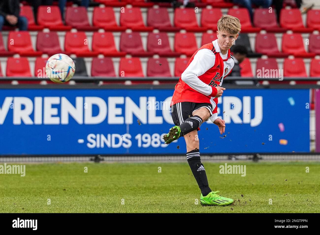 Rotterdam - Zino Sneijer scores from a free kick during the match ...