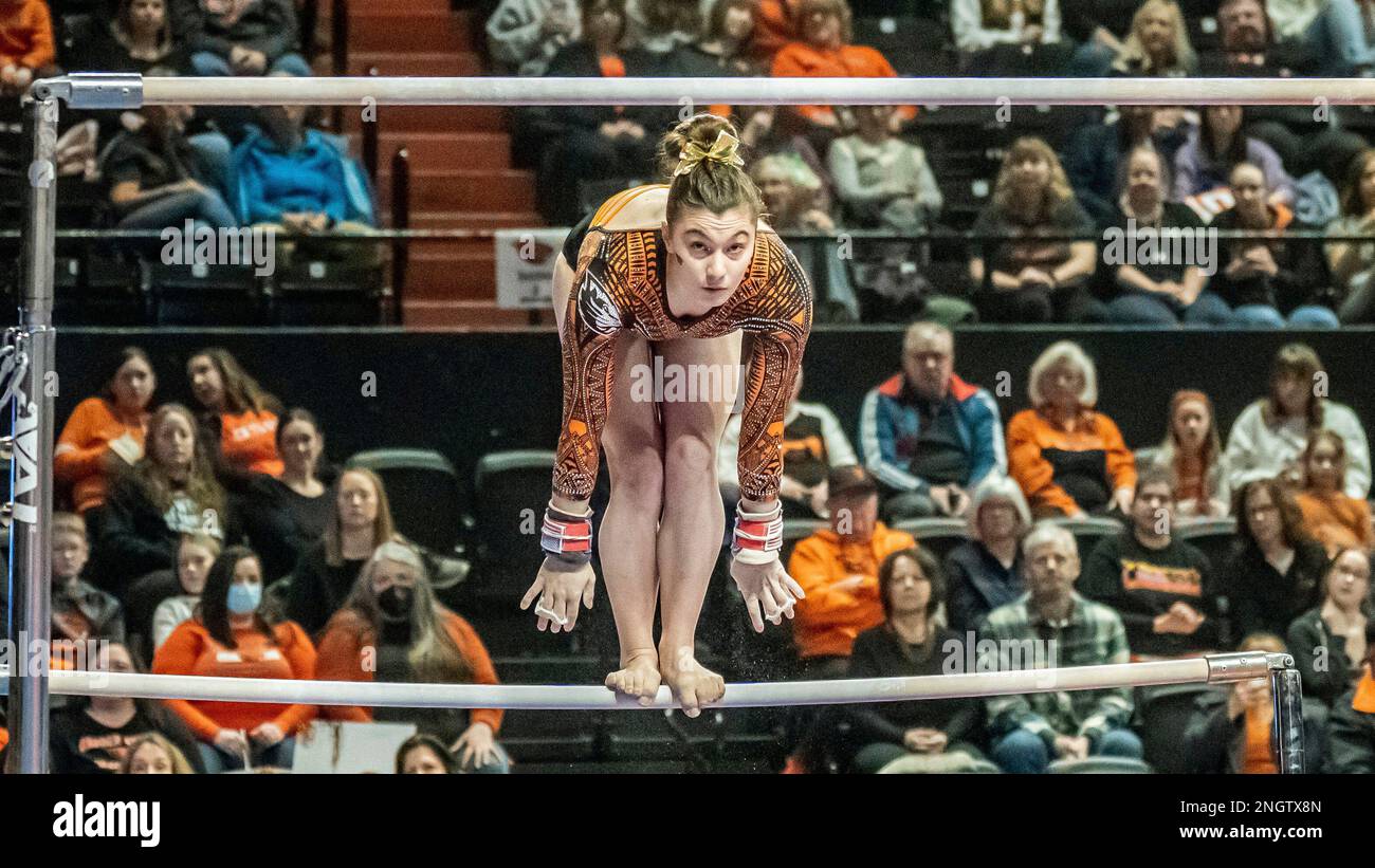 Oregon State's Ellie Weaver tied for first with Oregon State's Jade ...