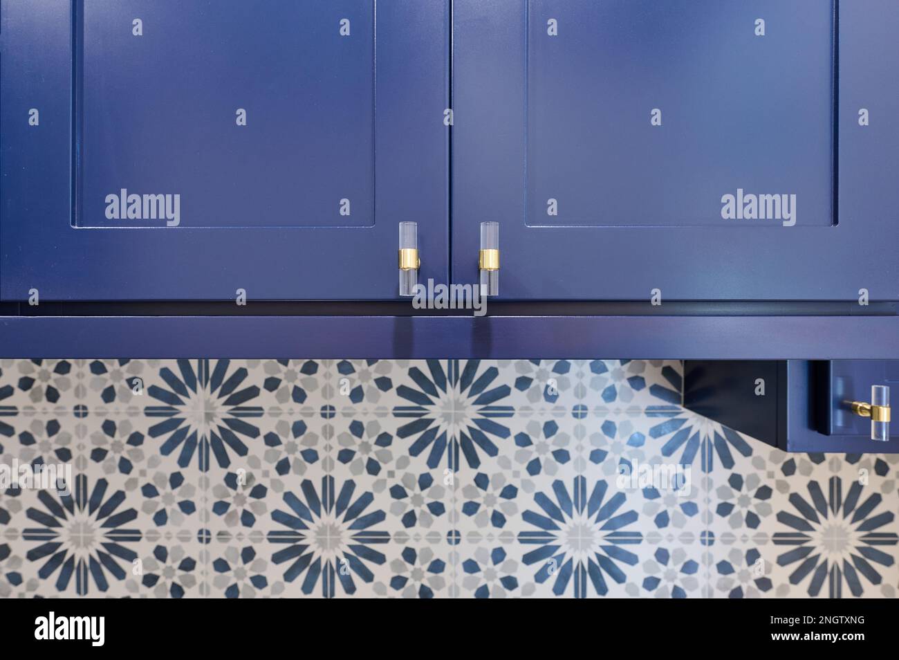 Contemporary blue tile backsplash hi-res stock photography and images ...