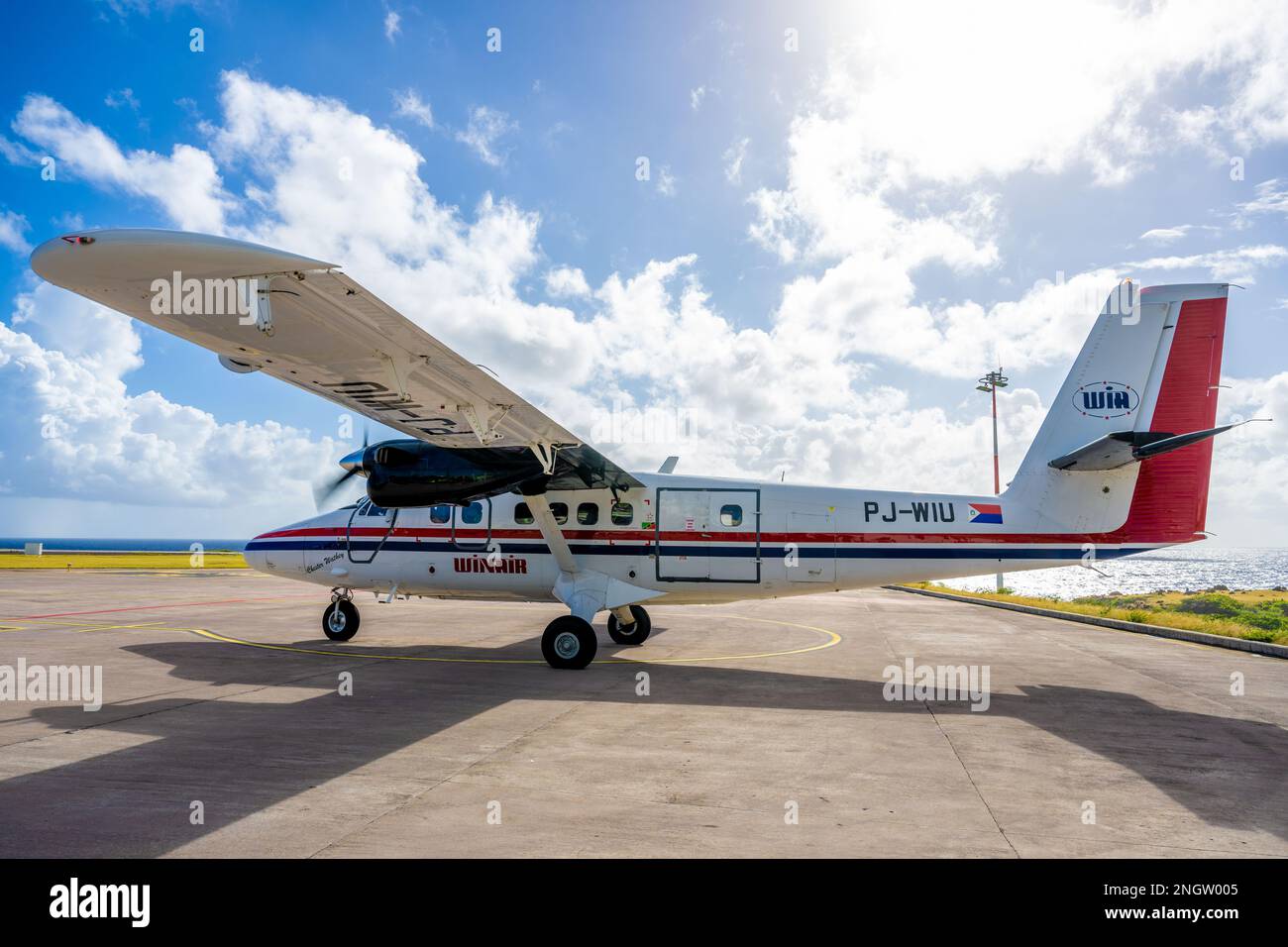 Small airplane on Juancho E Yrausquin Airport on Dutch Caribbean Island ...
