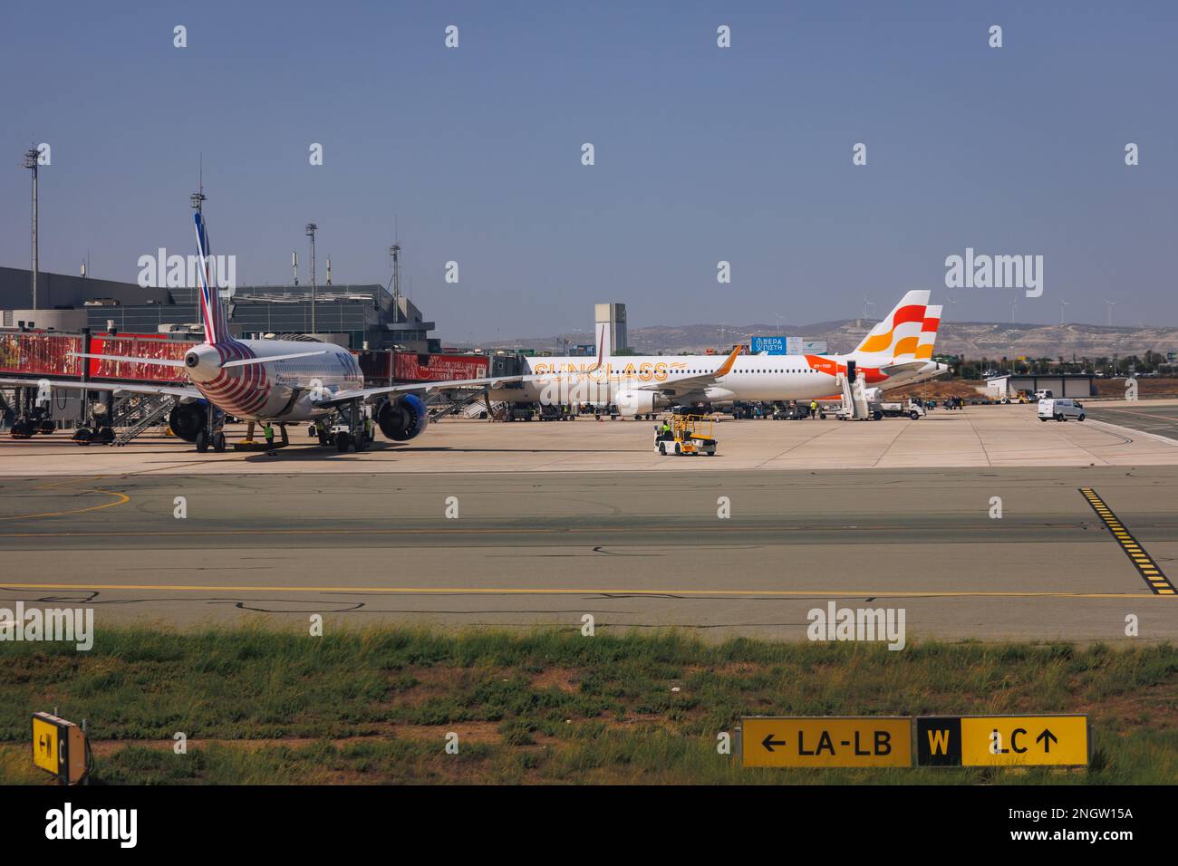 Sunclass airline hi-res stock photography and images - Alamy