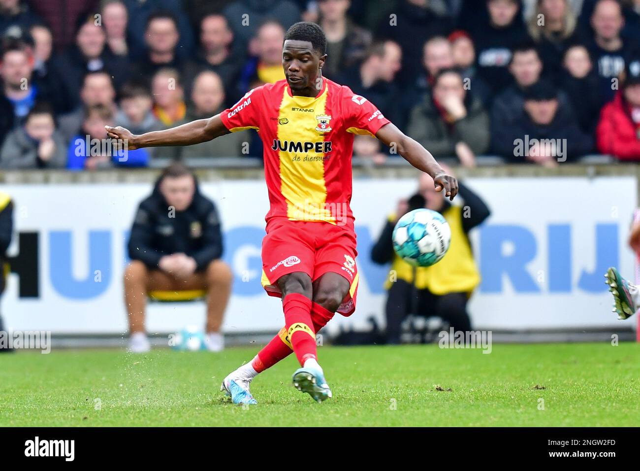 DEVENTER, 19-02-2023, Adelaarshorst stadium, season 2022 / 2023 , Dutch ...