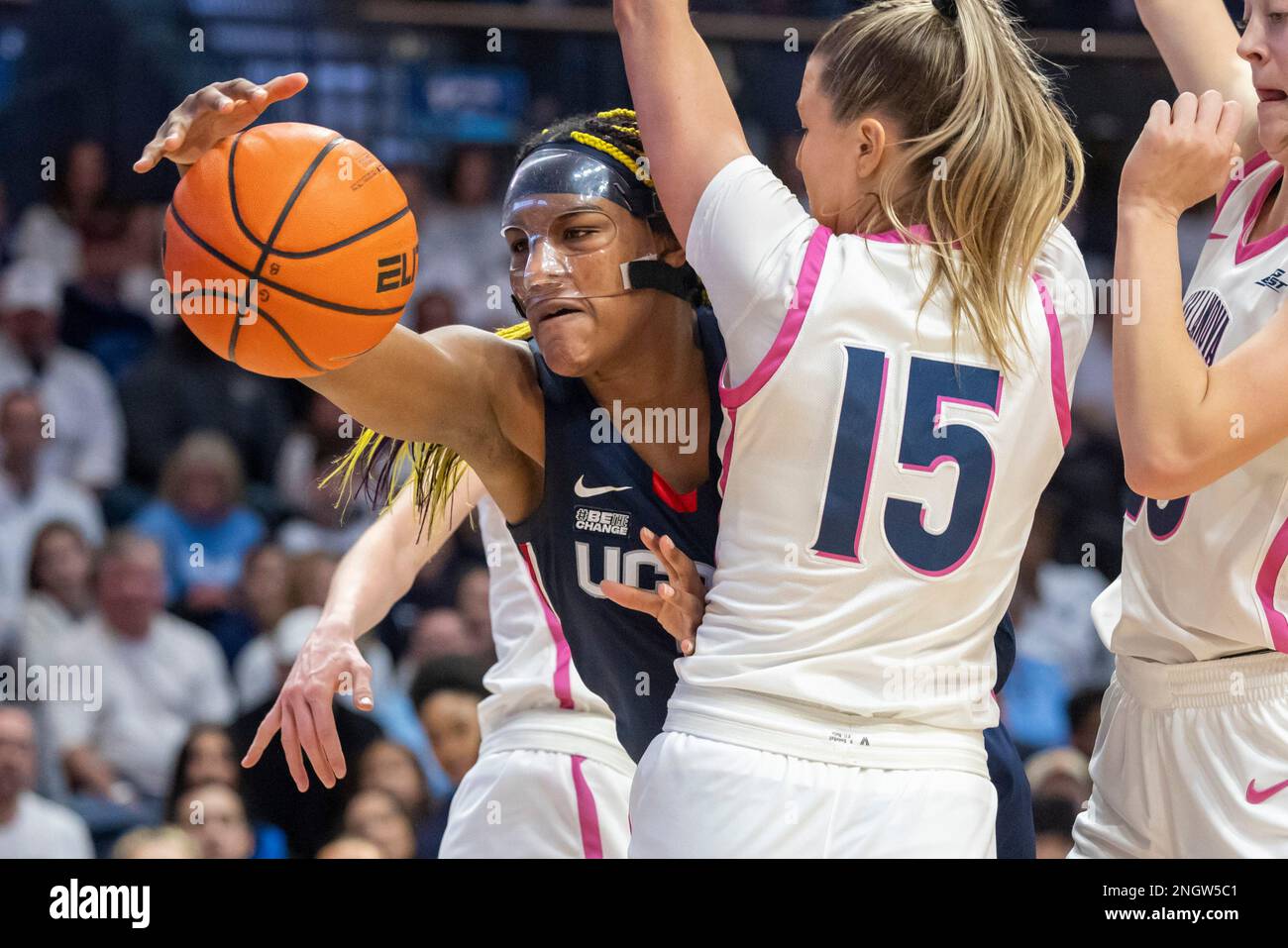 UConn forward Aaliyah Edwards (3) in action during an NCAA college ...