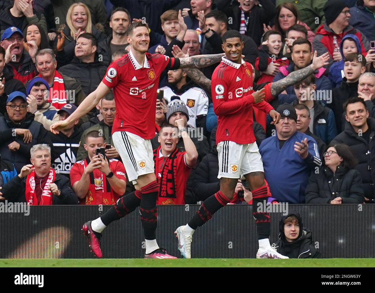 Manchester United's Marcus Rashford (right) celebrates scoring their ...