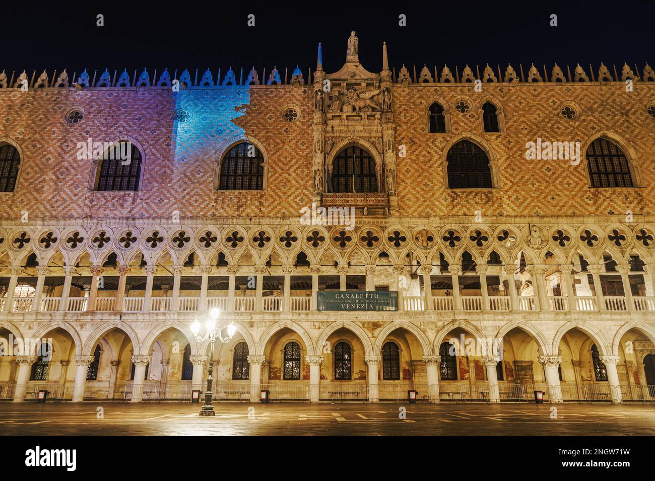 Venice Italy night view of illuminated Palazzo Ducale landmark, 1340 ...